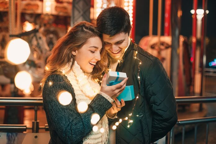 8 Romantic Ways to Express Your Love Instead of Saying “I love You ...